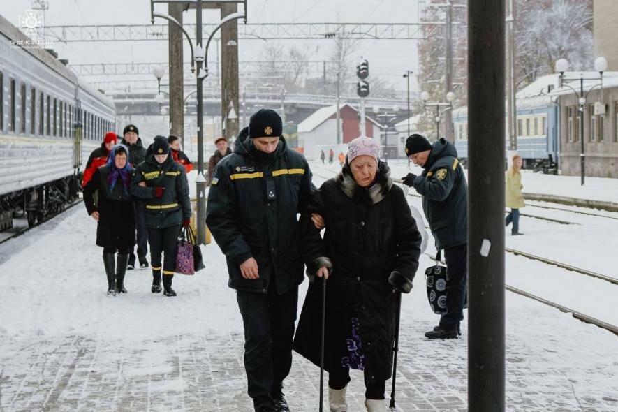 До Тернополя евакуювали людей похилого віку з Донеччини ФОТО Новини